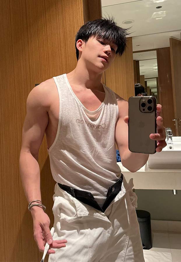 Batung หนุ่มหล่อ กล้ามโต สายเซ็กซี่ร้อนแรงทะลุจอ